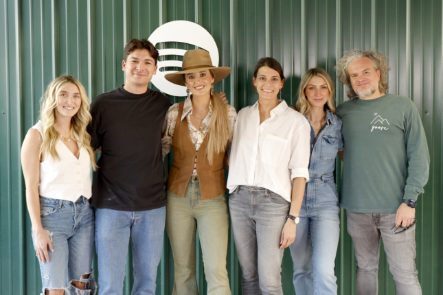 Spotify & Lainey Wilson Host 'Whirlwind Market' For Top Fans Ahead Of ...