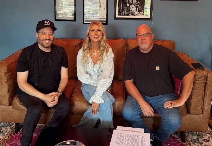 Kira Lynn Partners With Muserk - MusicRow.com