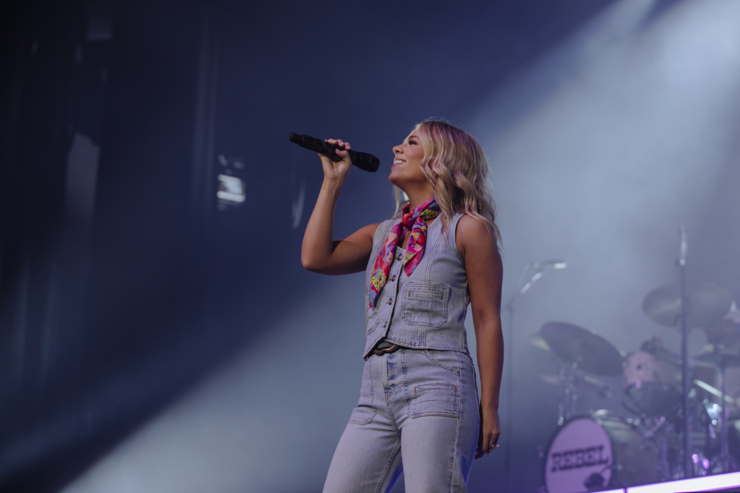 Anne Wilson Performs For Sold-Out Crowd During Ryman Debut - MusicRow.com