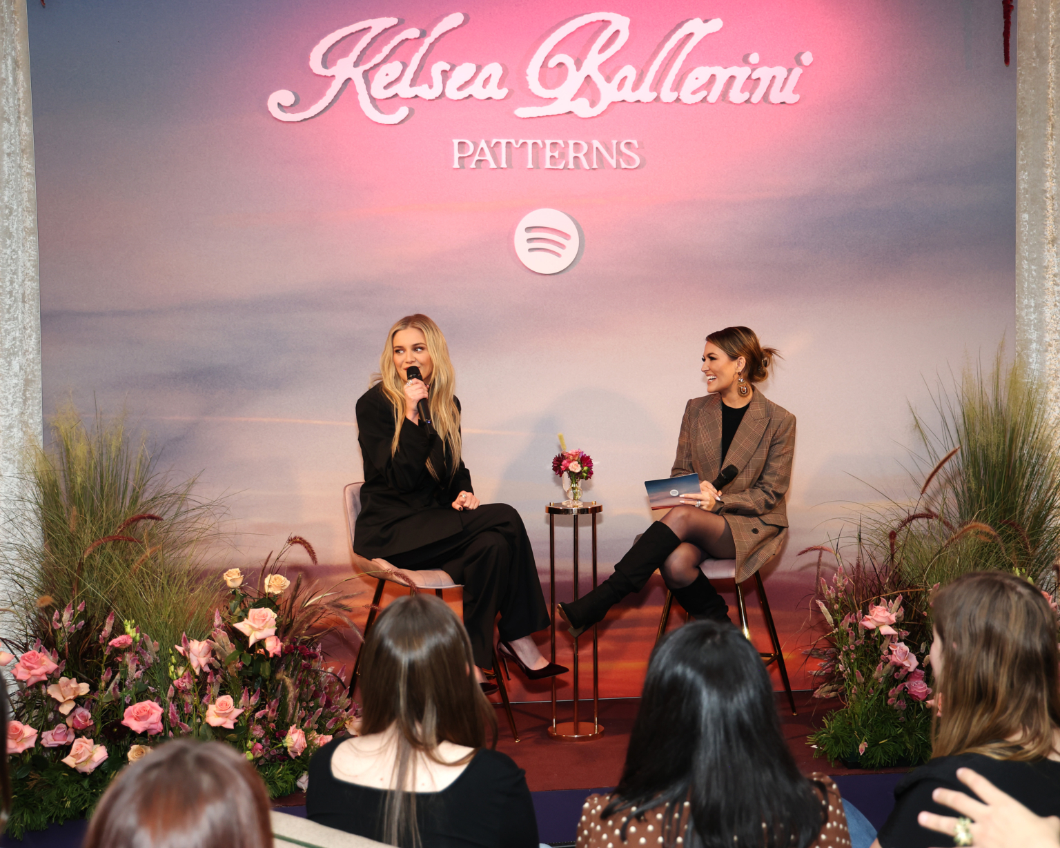 Kelsea Ballerini Meets Fans At 'Baggage Claim' To Celebrate Album ...
