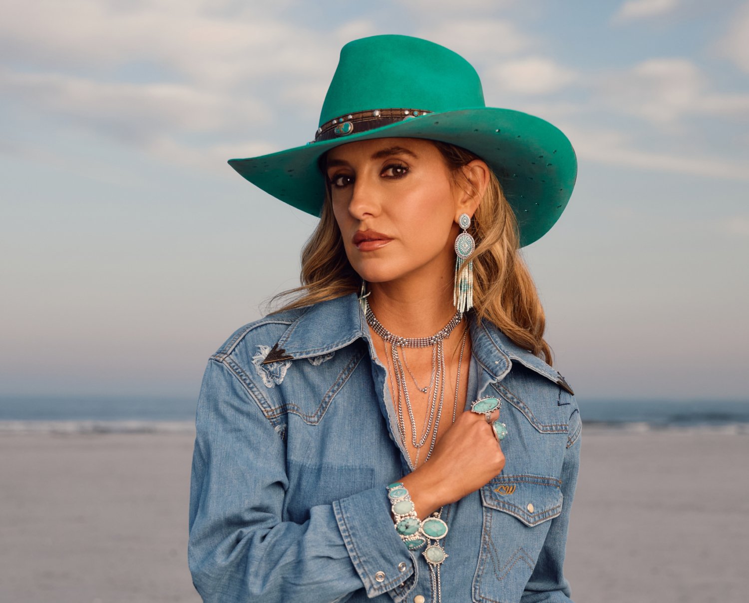 Lainey Wilson Launches Jewelry Collection In Partnership With The Jewelry Group - MusicRow.com
