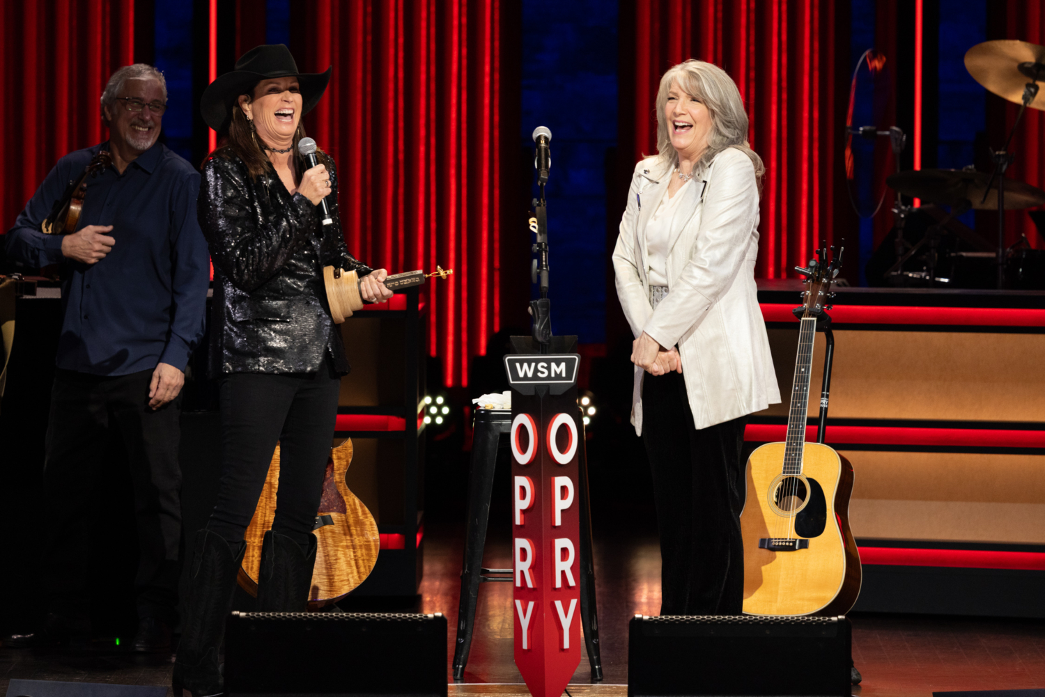 Kathy Mattea Inducted Into Grand Ole Opry As Suzy Bogguss Invited To ...