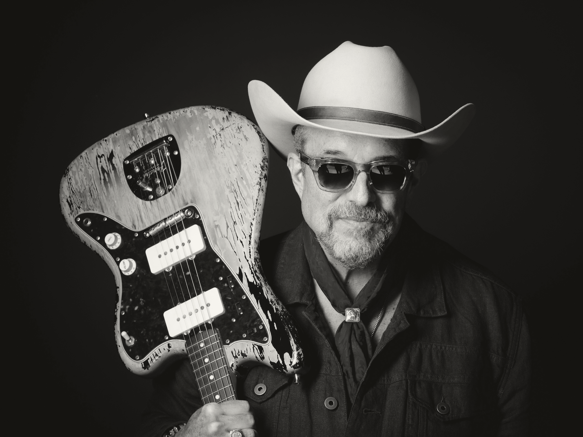 Mavericks Frontman Raul Malo Dies Following Battle With Cancer ...