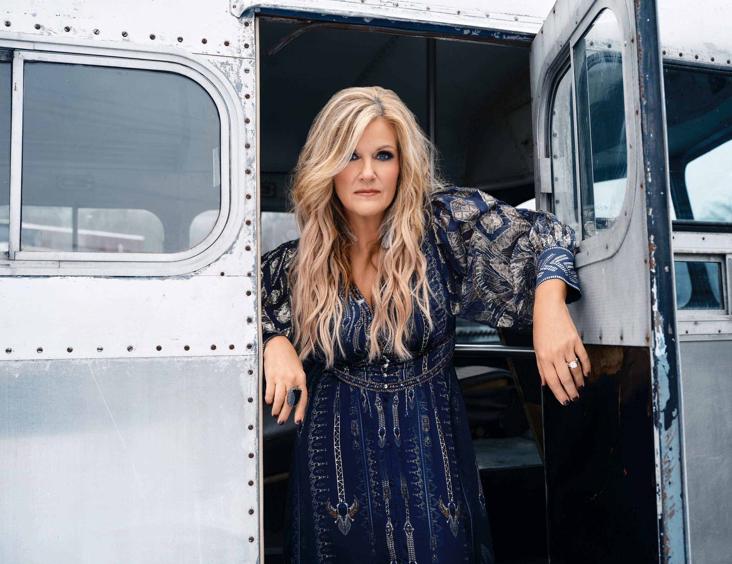 Trisha Yearwood Announces 'The Mirror (Deluxe)' EP & New Acoustic Tour ...