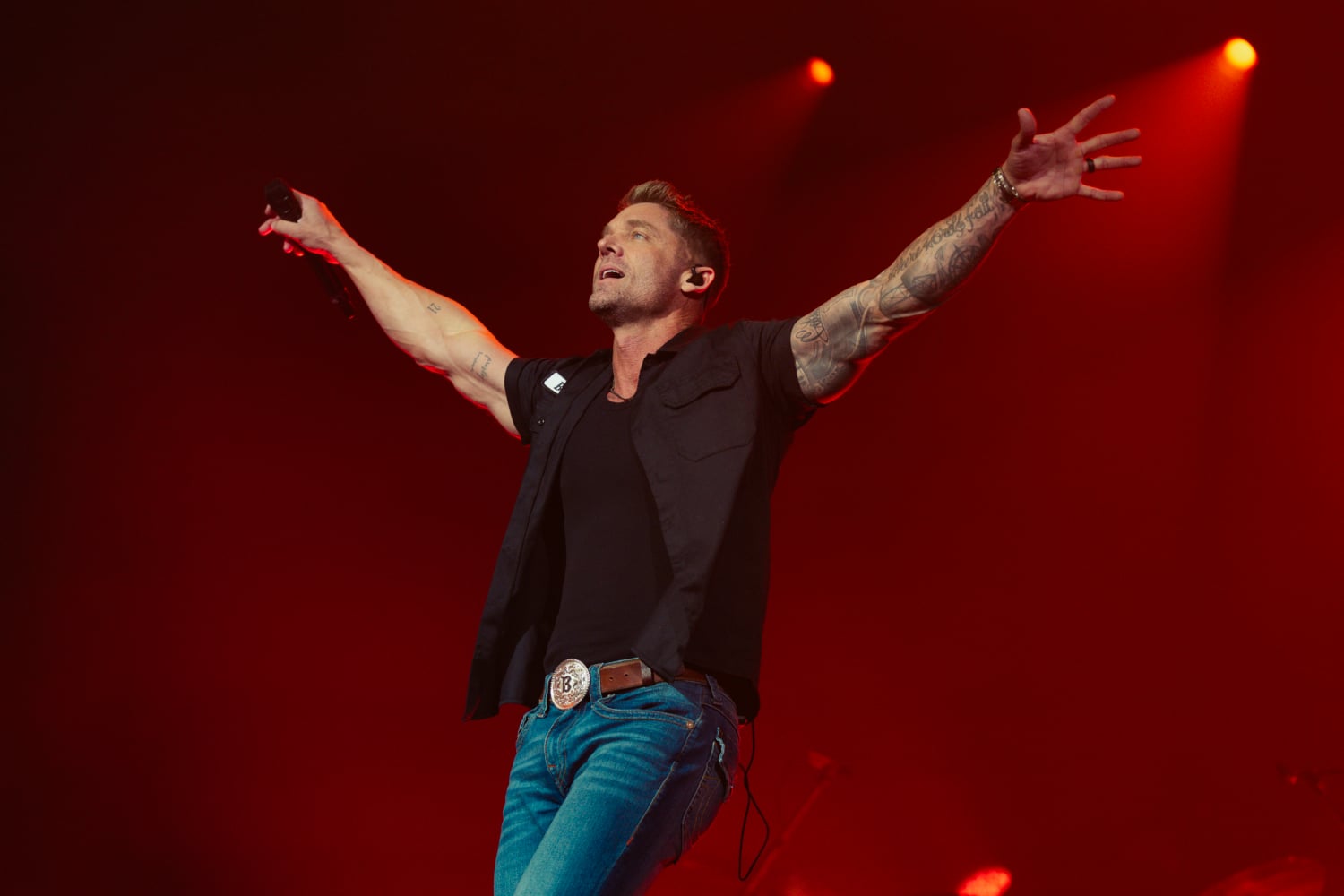 Brett Young Brings Heart & Harmony To The Ryman - MusicRow.com