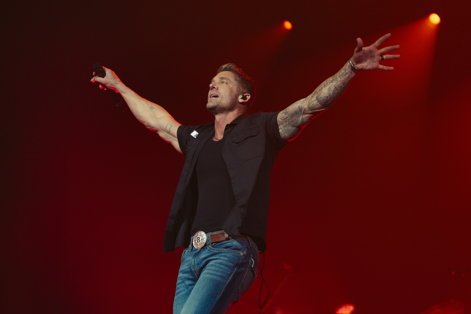 Brett Young Brings Heart & Harmony To The Ryman - MusicRow.com
