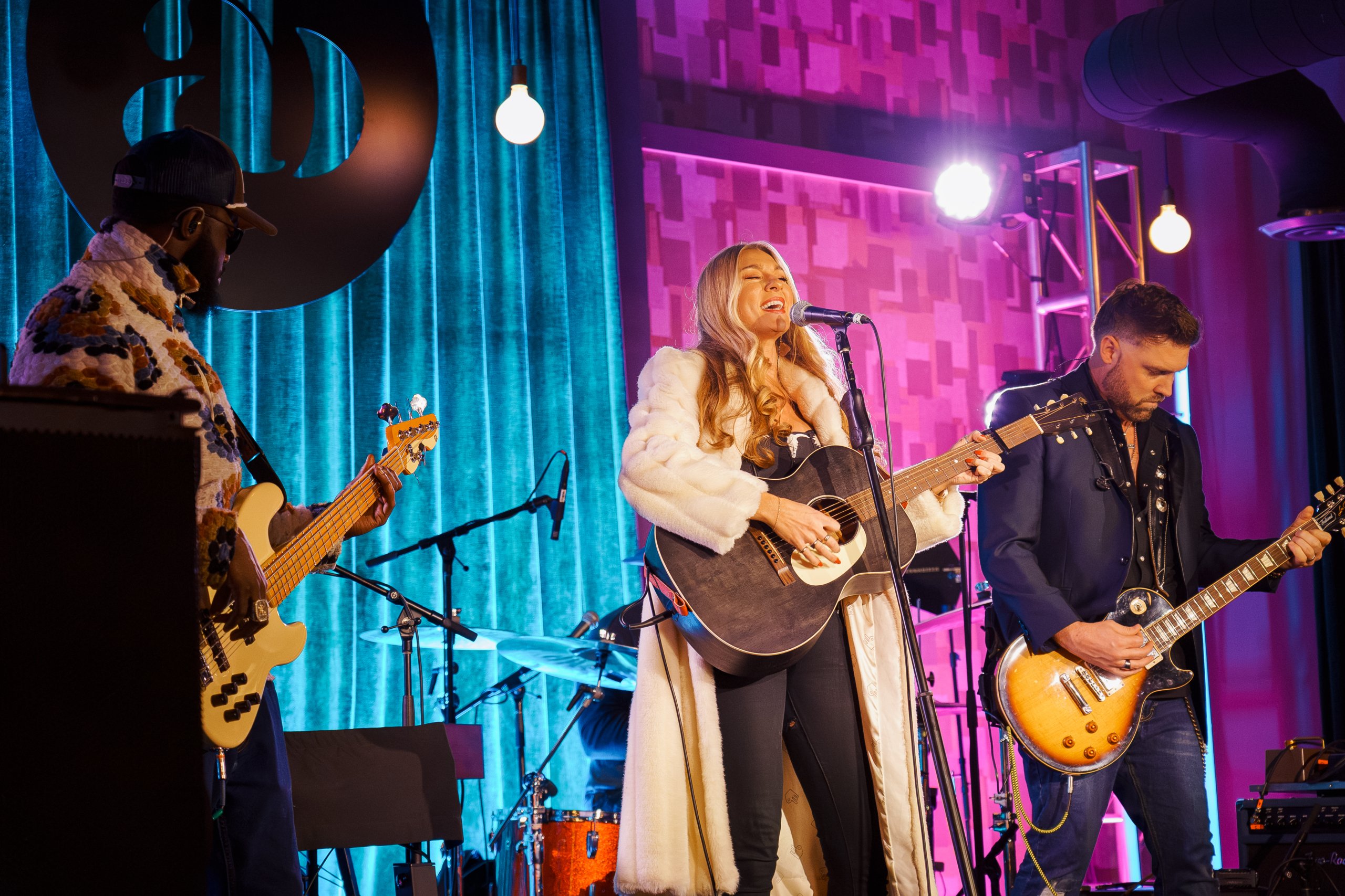 Anzie Blue Hosts New Year’s Eve Celebration - MusicRow.com