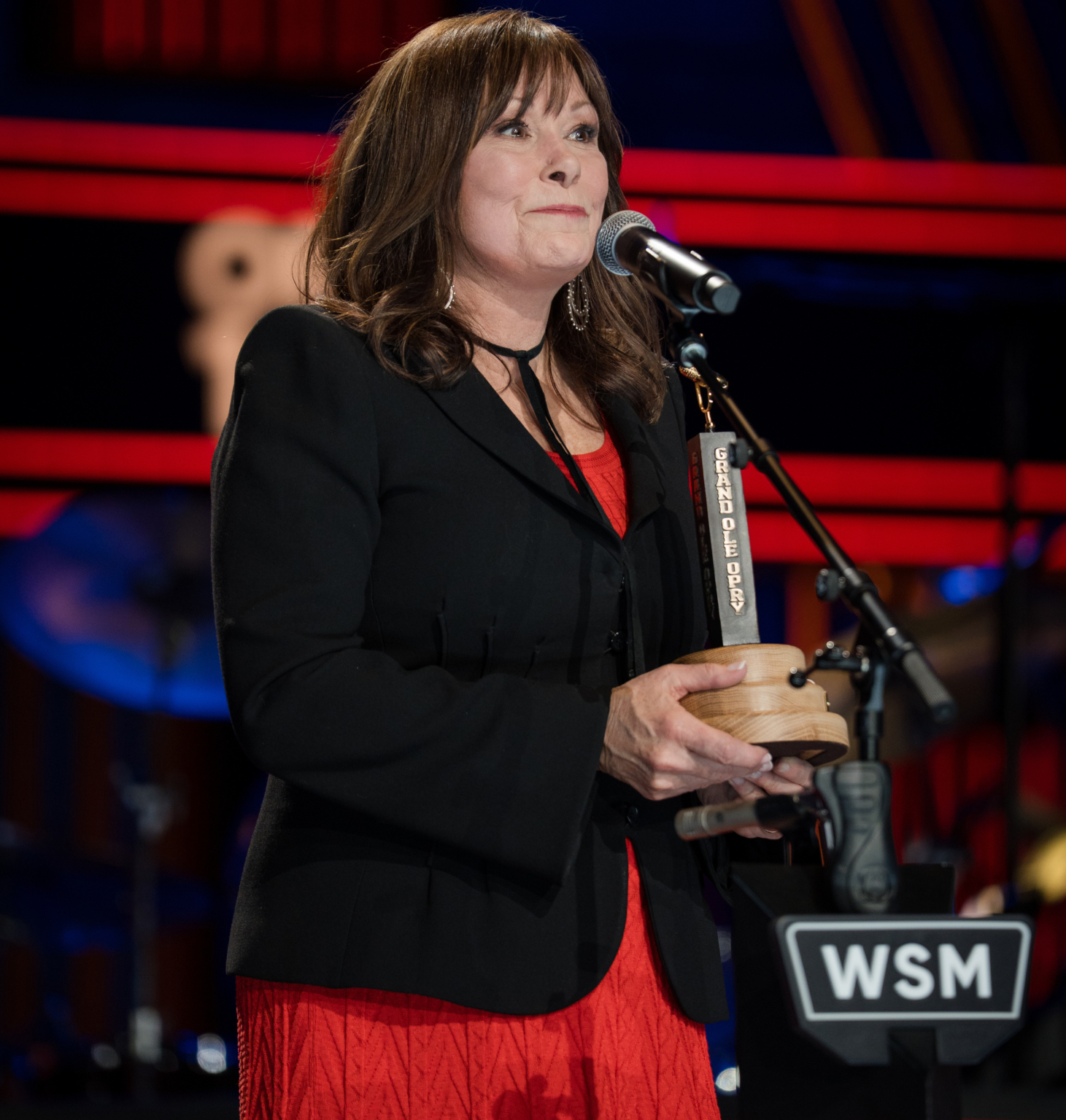Suzy Bogguss Becomes Newest Opry Member, Reba McEntire Celebrates 40th ...