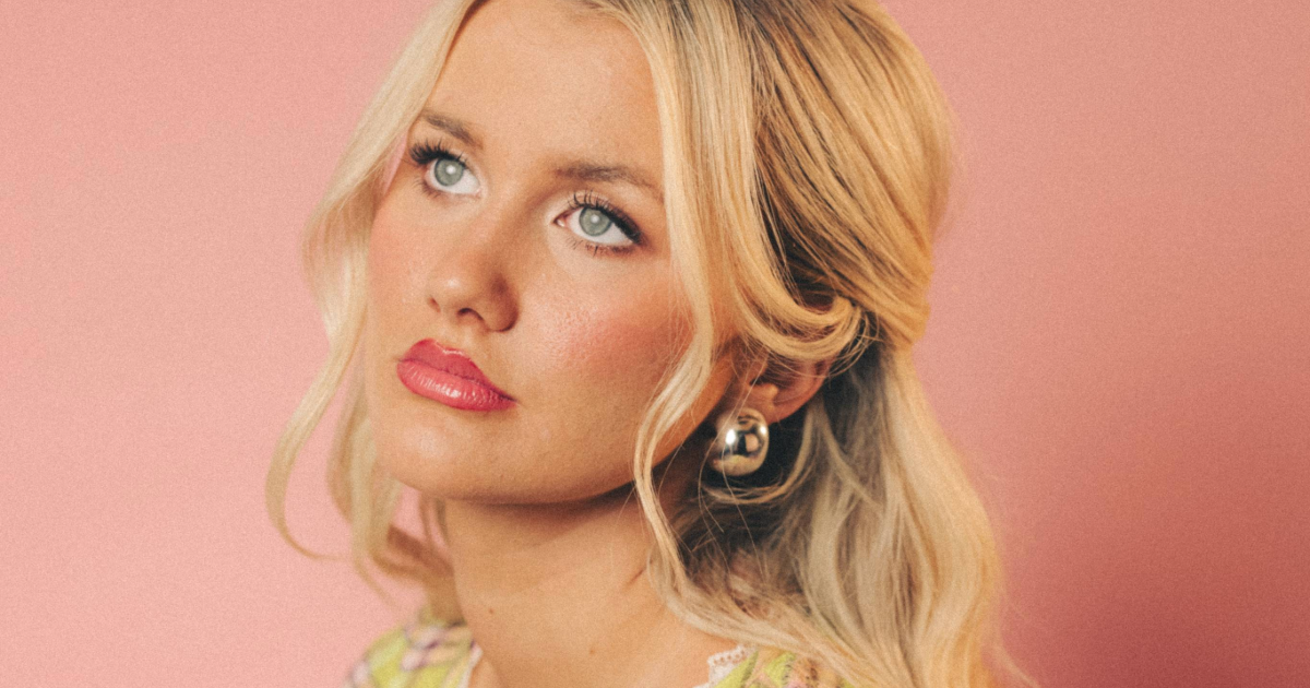 Elizabeth Nichols Plots 'I Don't Kiss And Tell, I Kiss And Tour' Tour ...