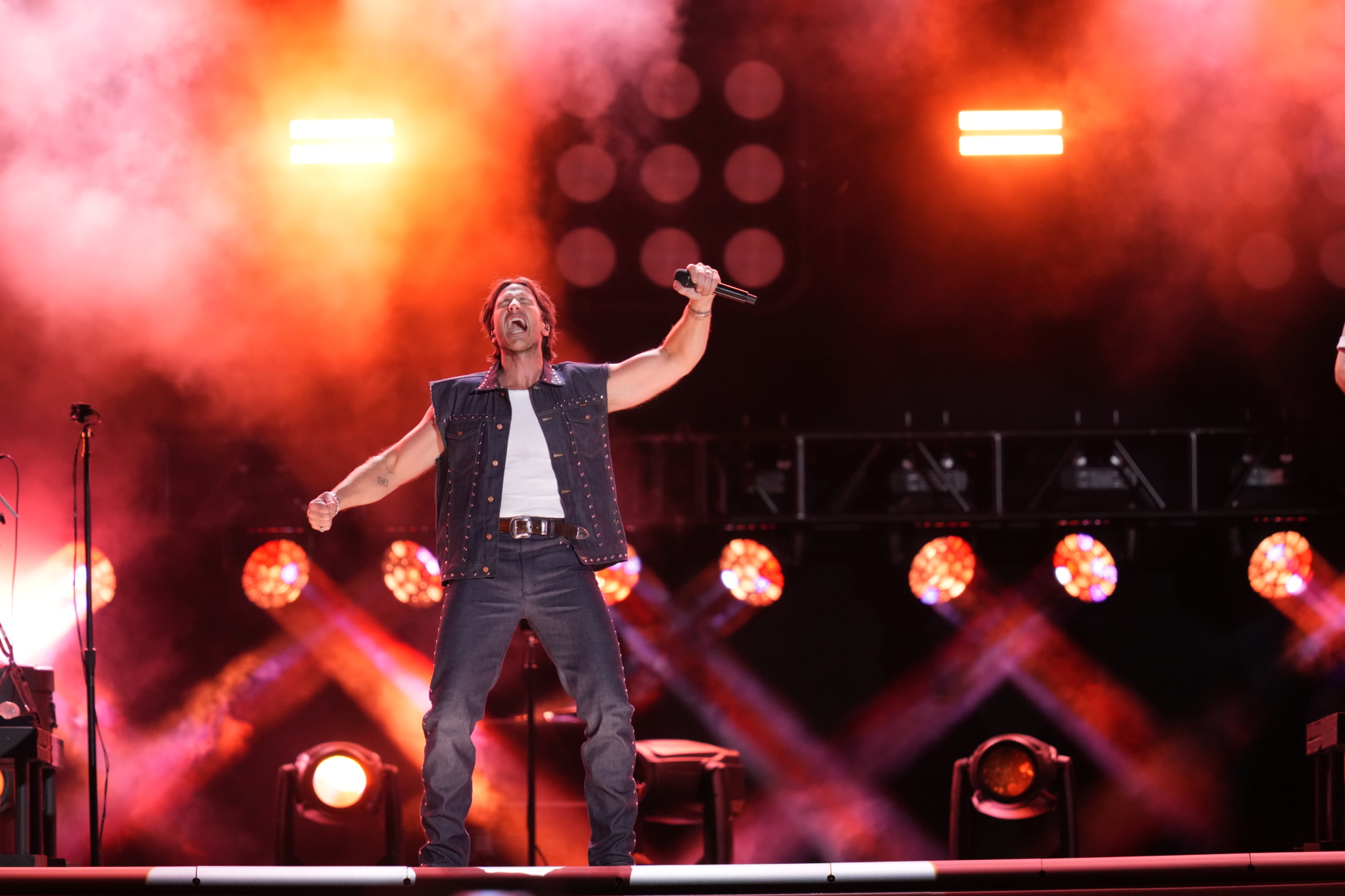 CMA Fest 2026 Night Four: Luke Bryan, HARDY, Russell Dickerson, More ...